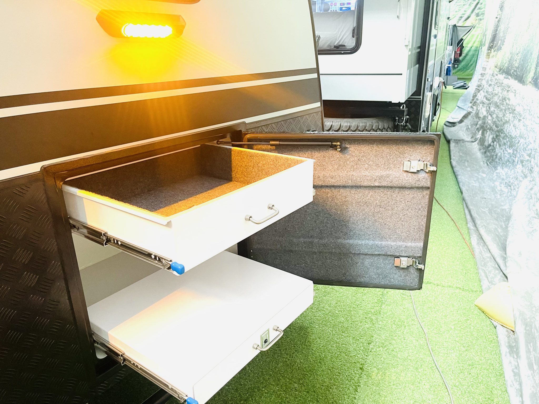 CARAVANS T-REX T16 LUX - Long Haul Campers