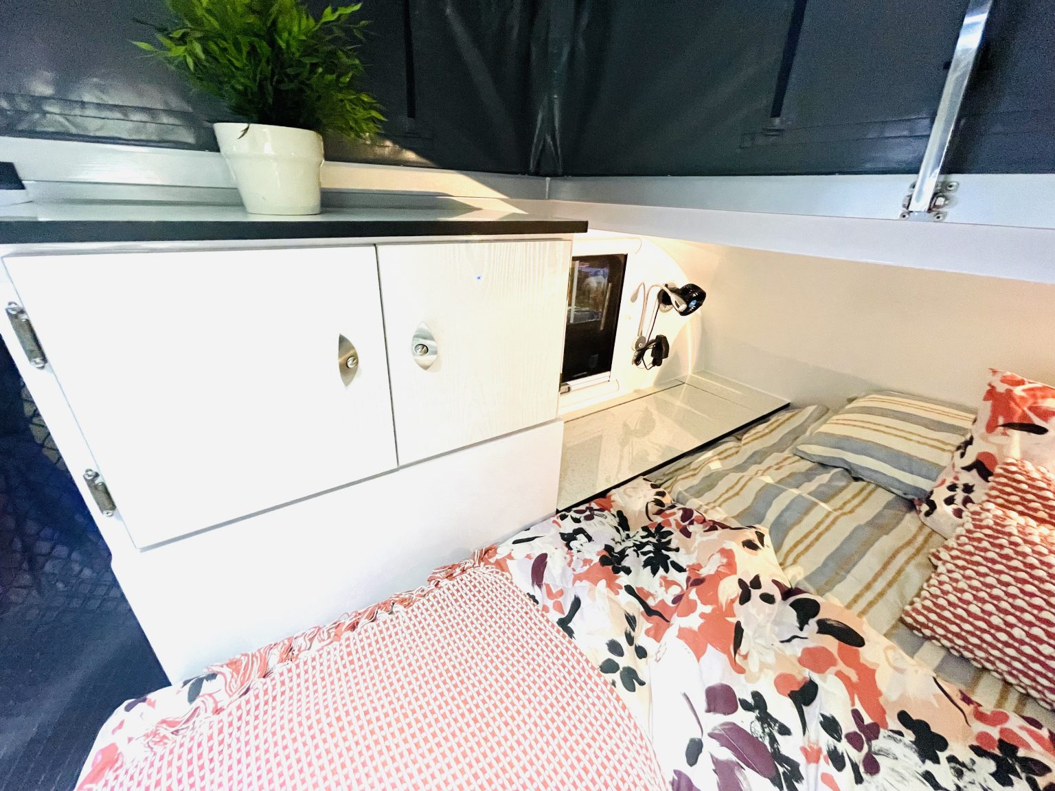 CARAVAN T-REX T16 LUX ENSUITE - Long Haul Campers
