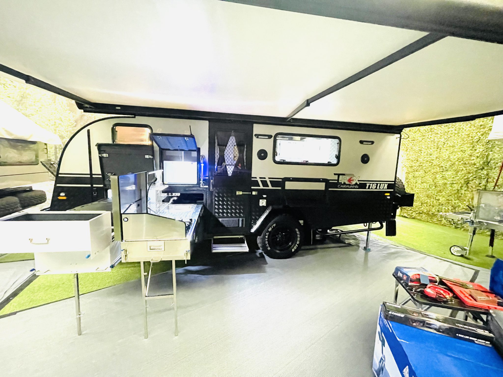 CARAVANS T-REX T16 LUX - Long Haul Campers