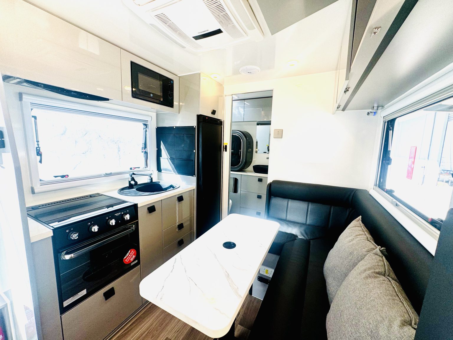 T-Rex HR16 Island - Long Haul Campers